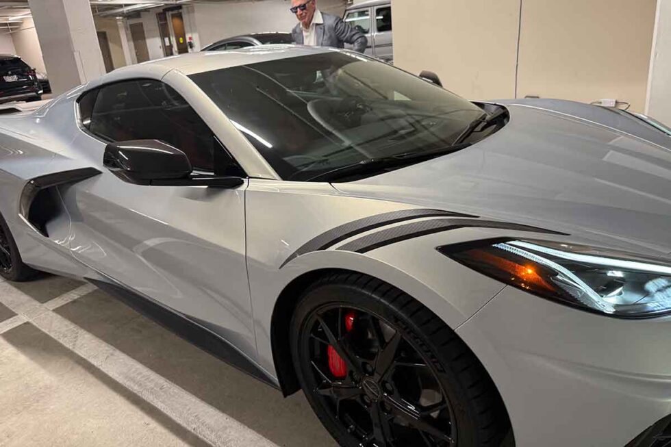 Larry Mizel’s Corvette draws crowd to MEN’S EVENT - JEWISHcolorado